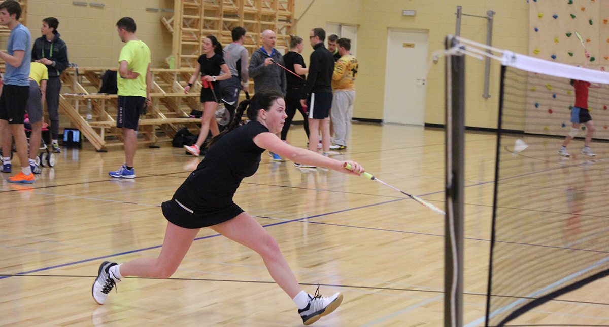 Vooremaa Harrastajate sulgpallisari on jõudmas otsustavasse järku